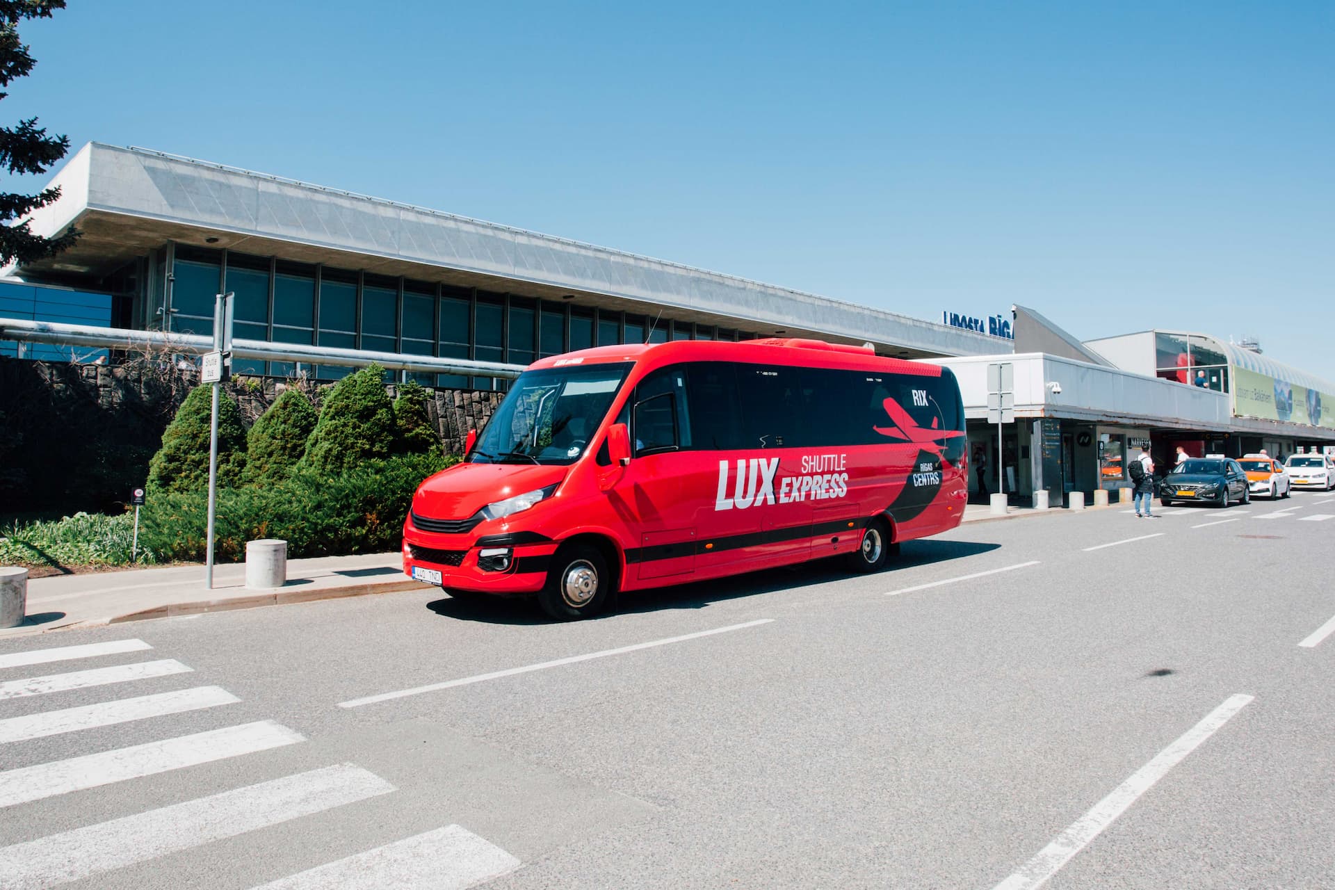 Travel Europe by bus and buy bus tickets online